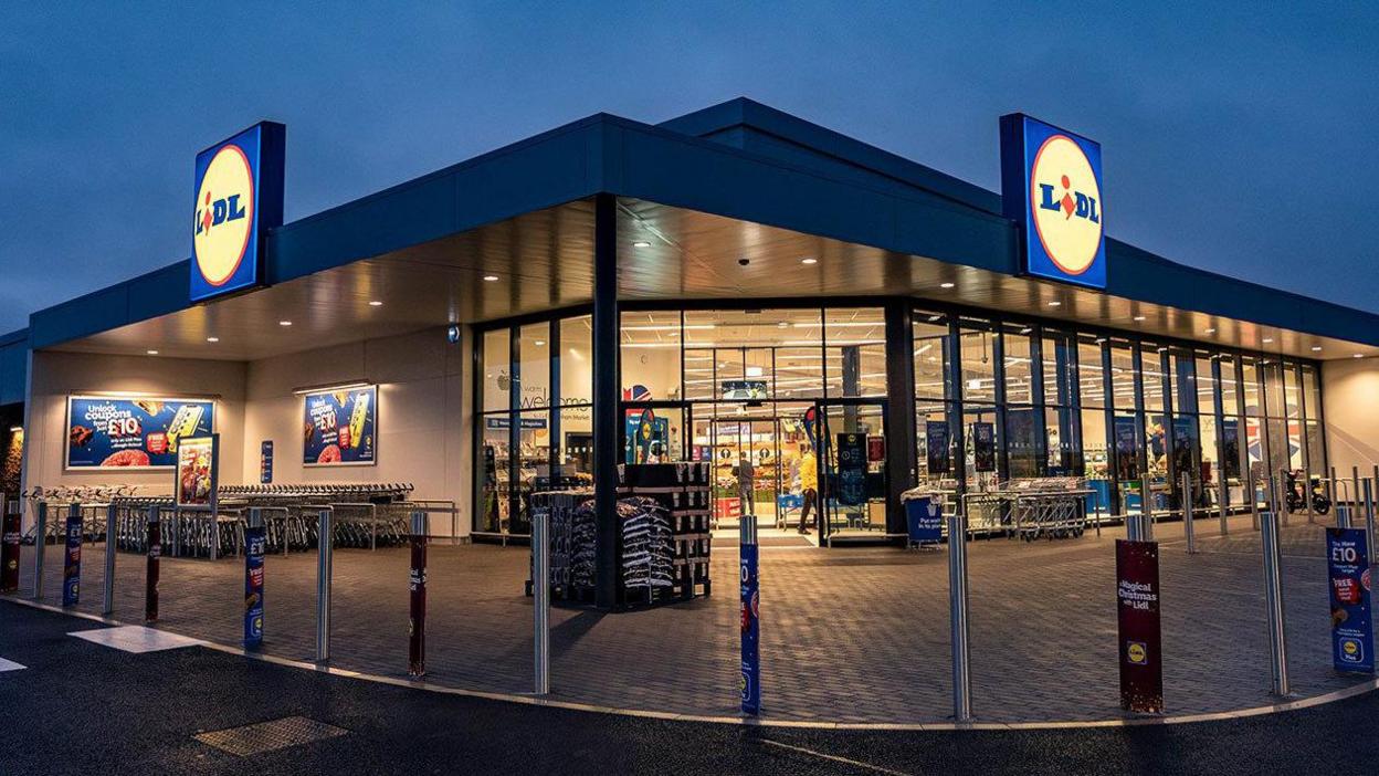 Lidl seeks feedback on plans for new Braunton store - BBC News