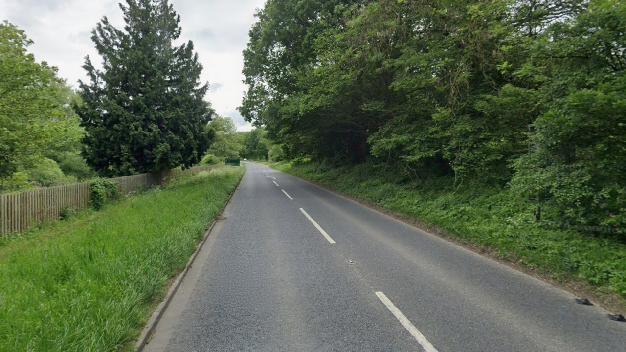 A40 closed in both directions after serious crash in Cotswolds - BBC News