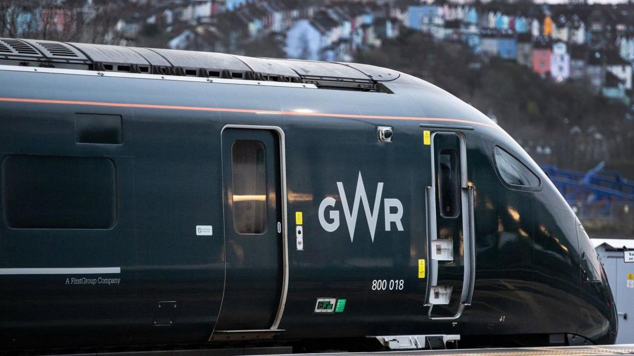 Great Western Railway starts new West Country winter timetable - BBC News