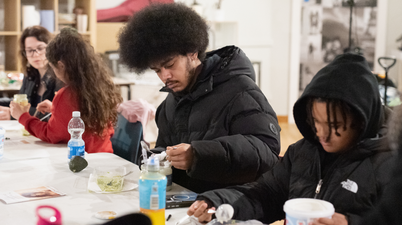 Afro hair care and hairdressing workshops 'about belonging' - BBC News