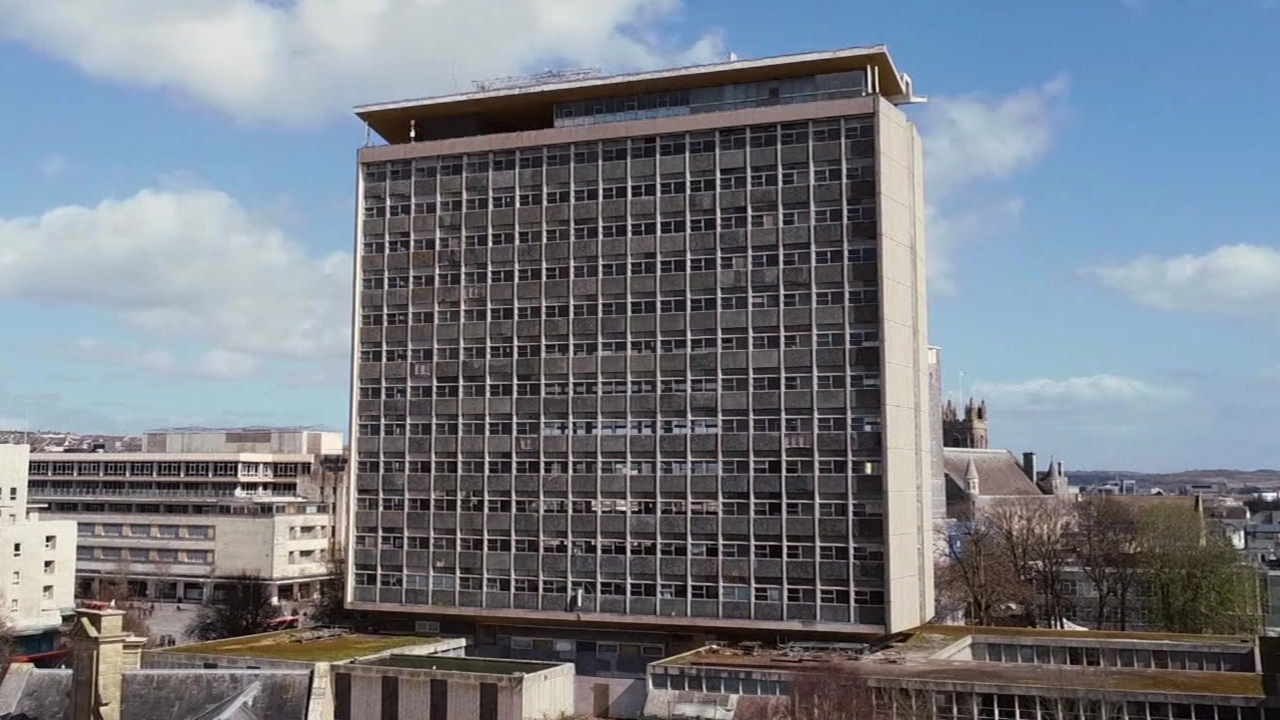Work under way to renovate empty Plymouth Civic Centre - BBC News