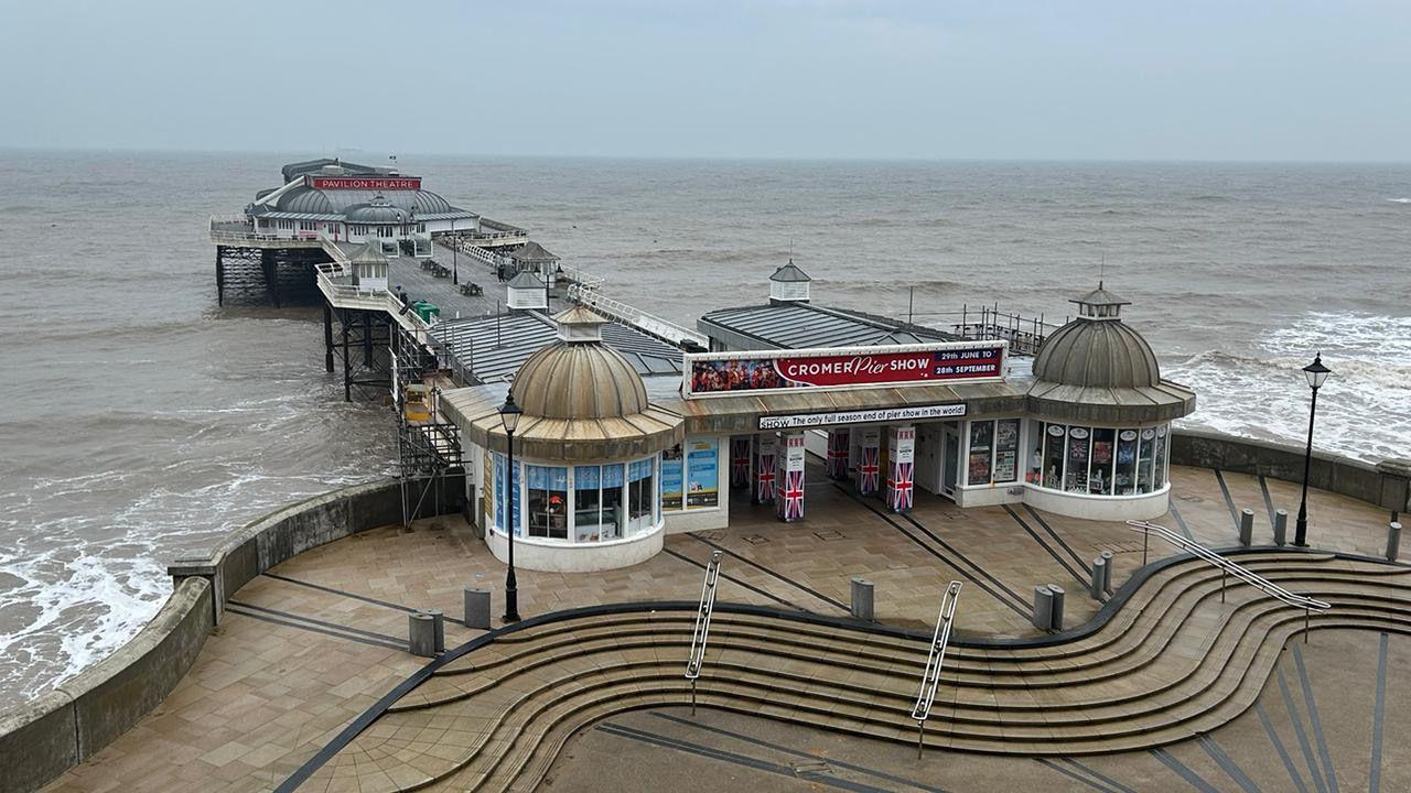 Cromer Pier £250,000 repair work to start in January - BBC News