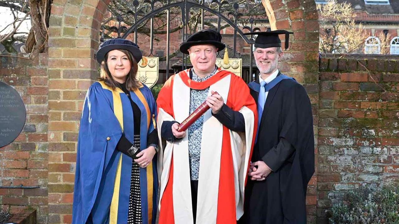 Journalist Phil Creighton honoured for community publications - BBC News