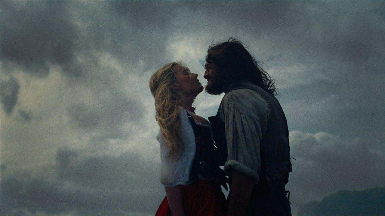 'Margot Robbie ate my giant strawberries on Wuthering Heights' - BBC News