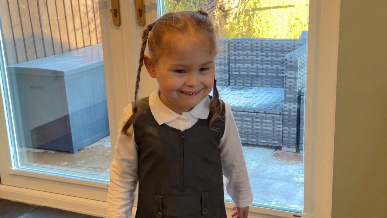 Heanor mum says her 'miracle twins' are thriving at school - BBC News