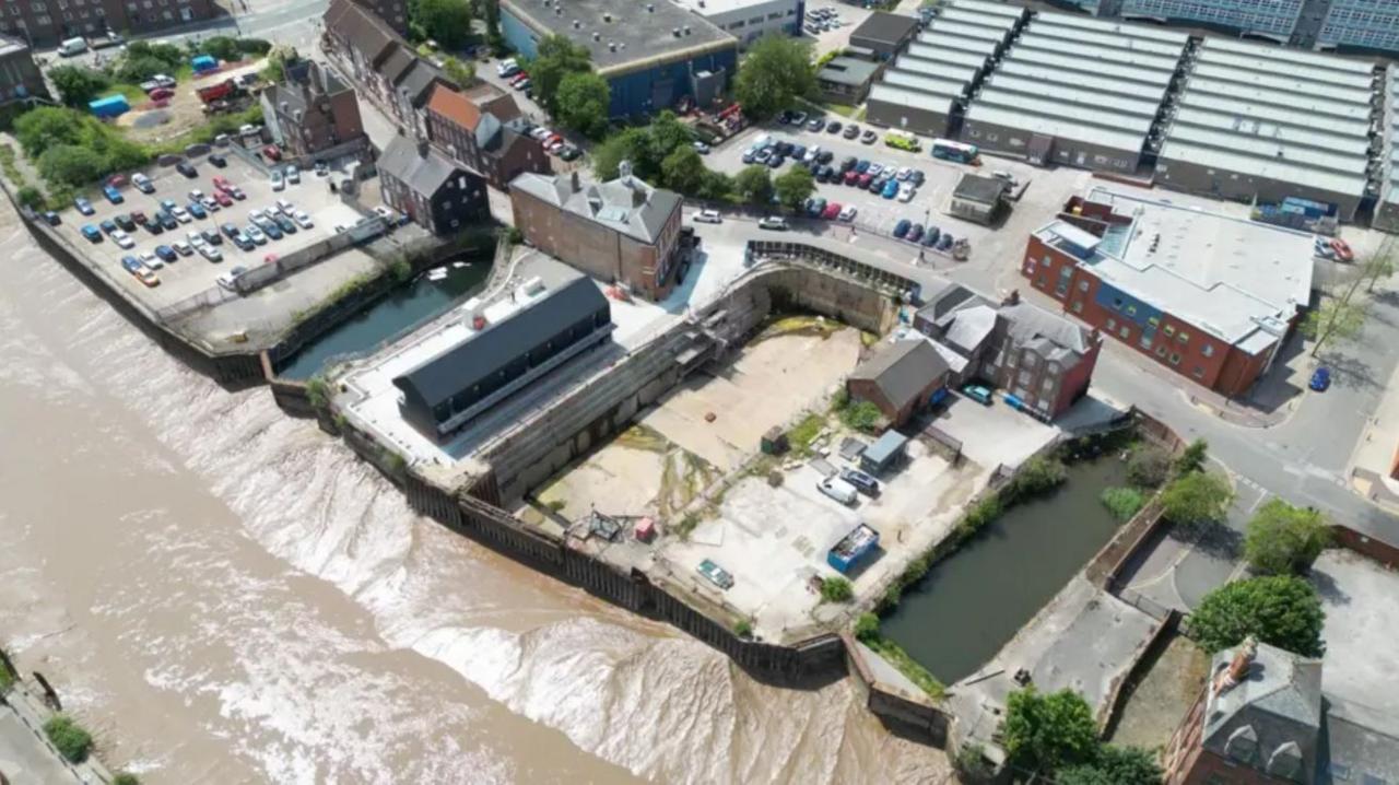 River Hull dredging plans submitted for Arctic Corsair move - BBC News