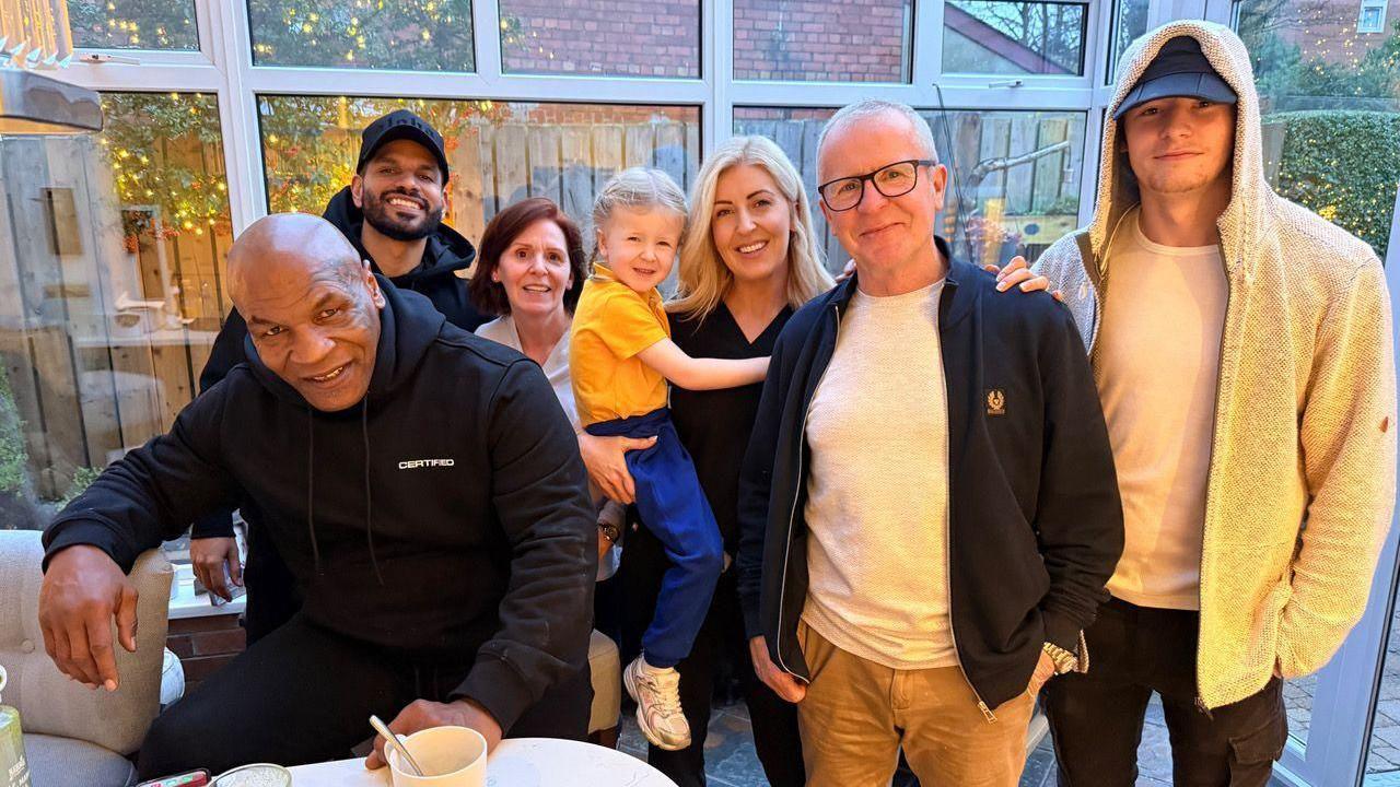 Mike Tyson: Former heavyweight champion makes surprise appearance in ...