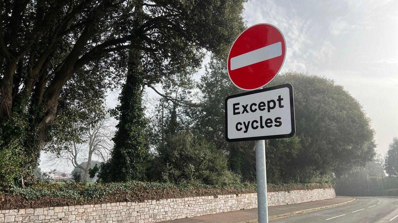 Council apology over road closure consultation - BBC News