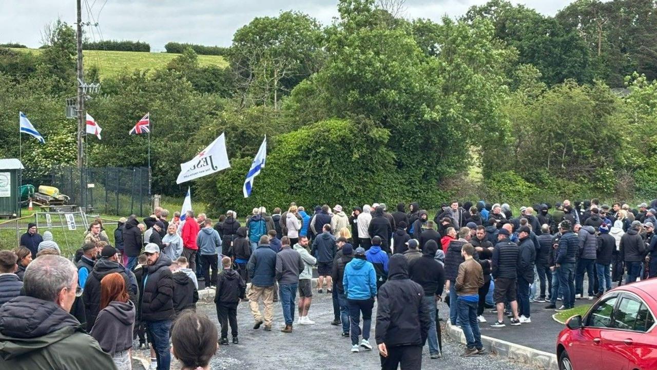Scarva: Police operation under way as counter protests take place - BBC ...