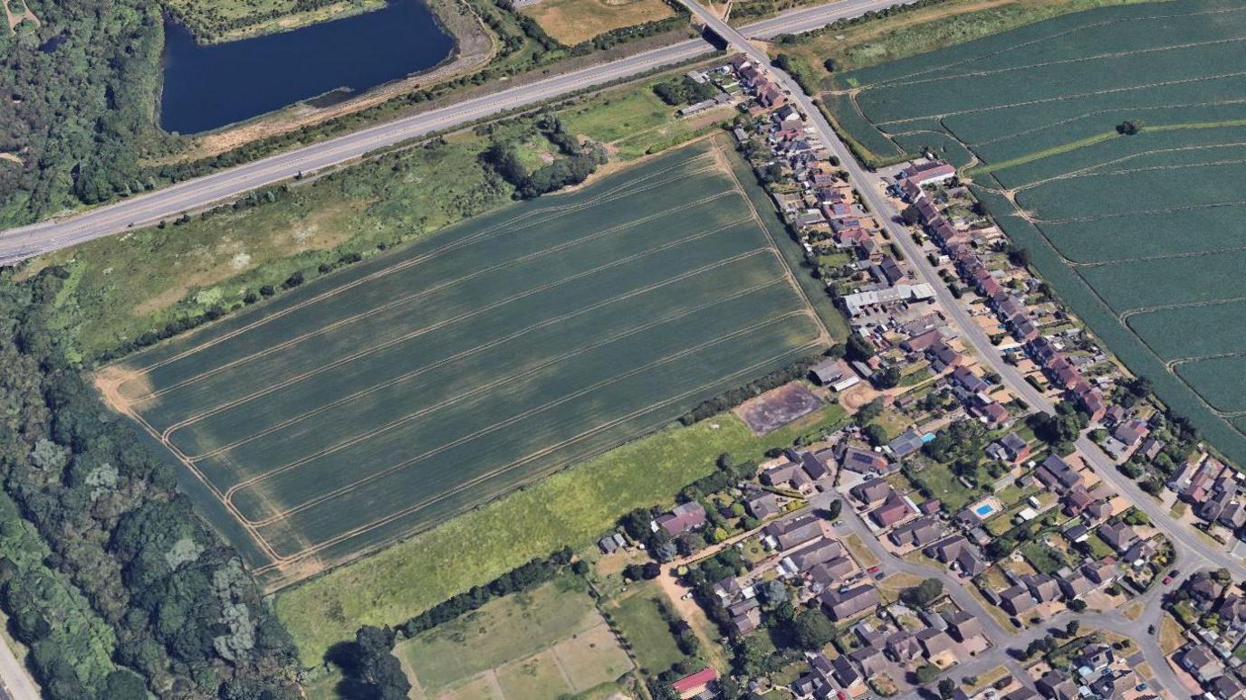Farcet villagers say plan for 185 homes is 'utter madness' - BBC News