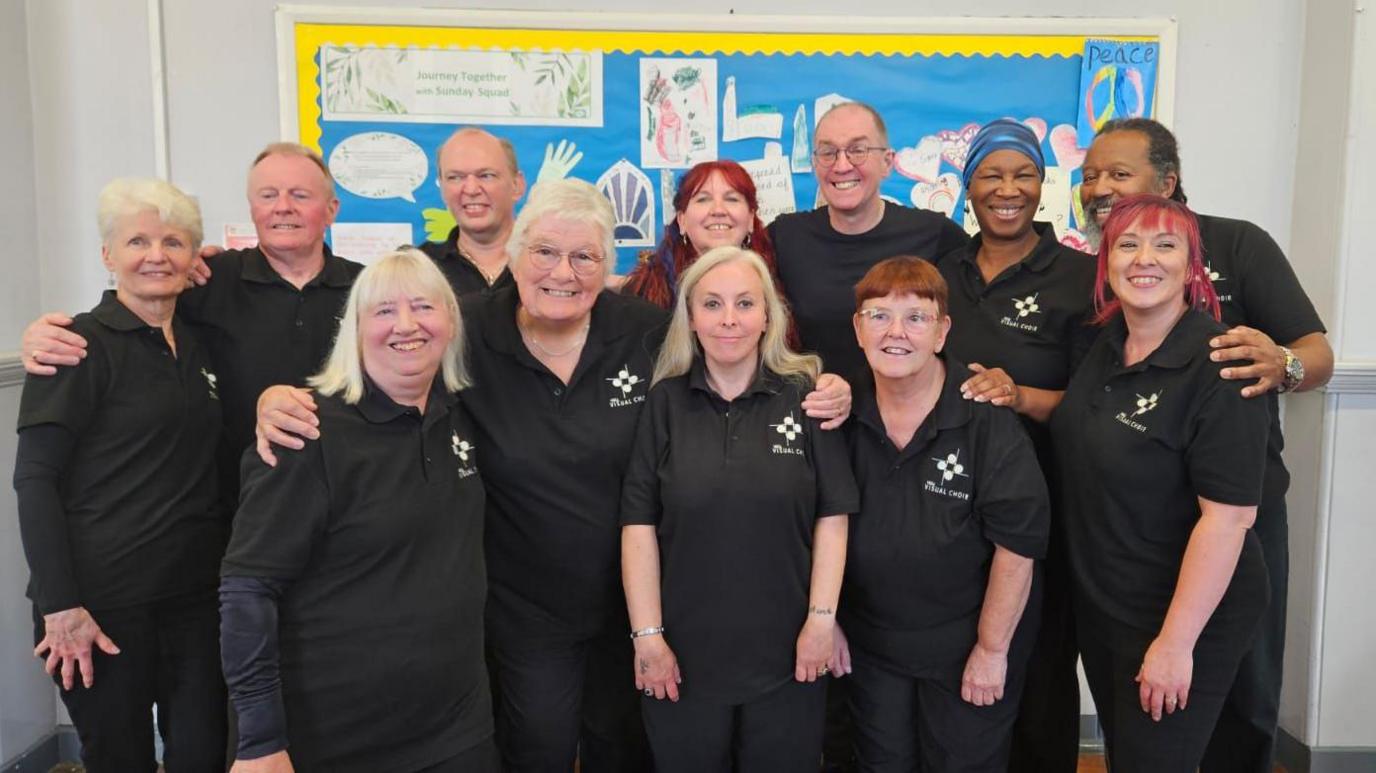 Deaf patients condemn shortage of BSL interpreters in NHS - BBC News
