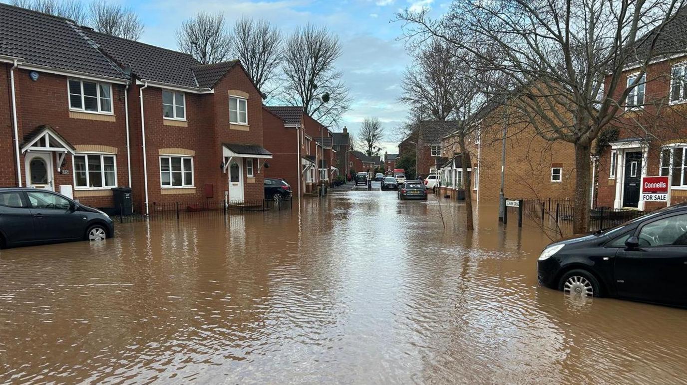 UK weather: Flood warnings in place across UK as forecasters warn 'no ...
