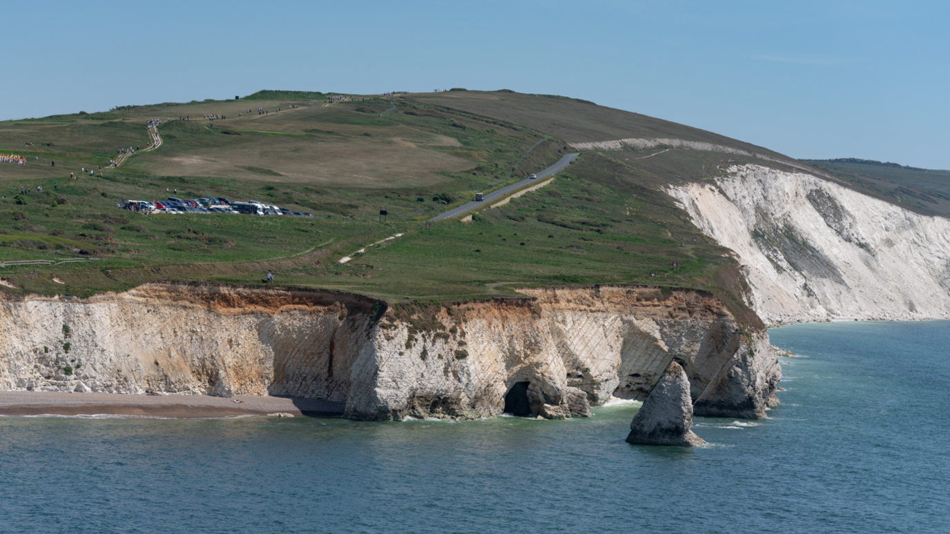 Photographer captures Isle of Wight cliff fall aftermath - BBC News