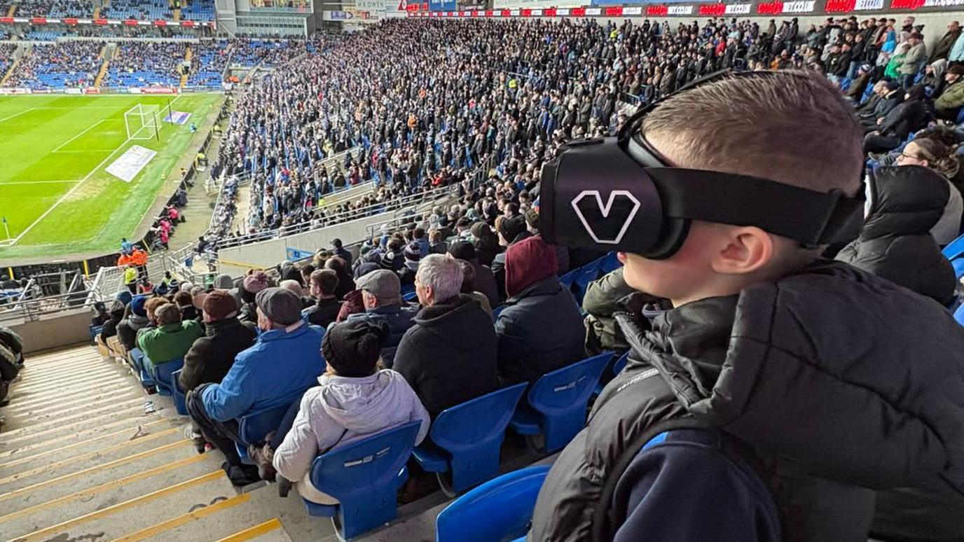 VR headset 'life-changing' for visually impaired football fan - BBC News