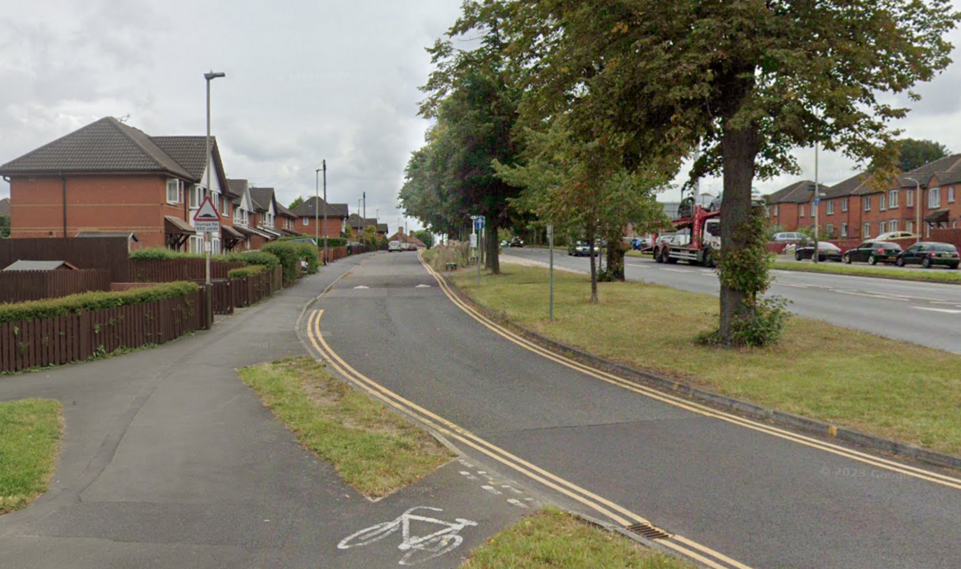 Eyres Monsell: Delivery driver says men who took parcels had gun - BBC News