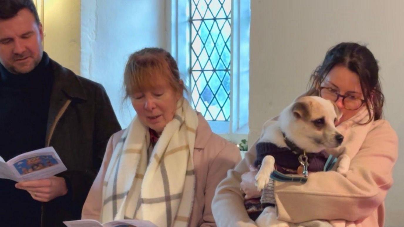 Dogs attend Mount Bures church for Christmas Eve service - BBC News