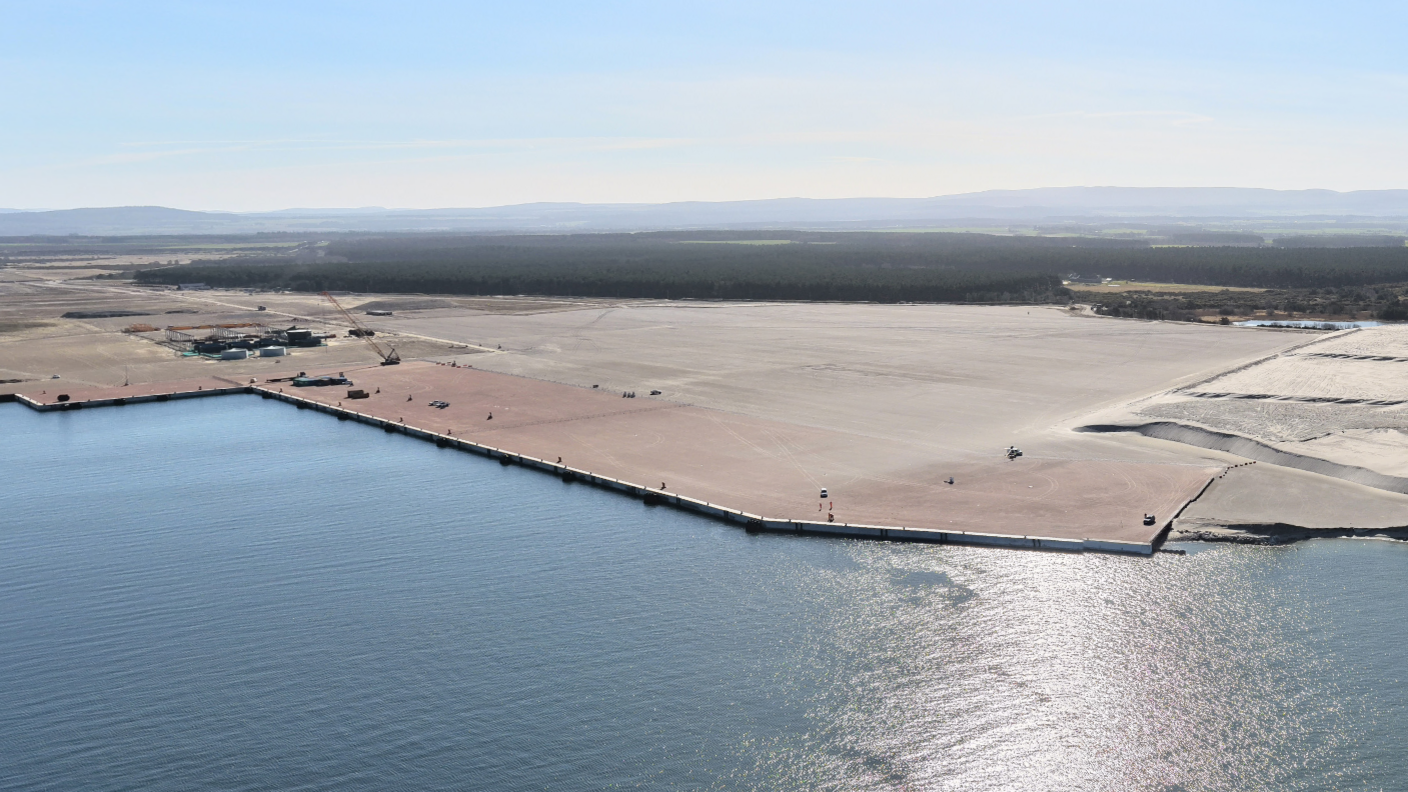 Councillors approve Ardersier Port expansion plans - BBC News