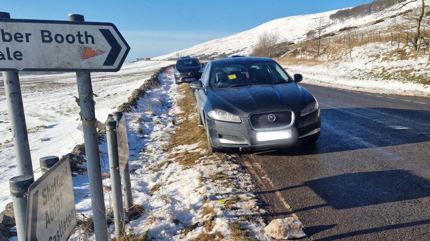 Derbyshire Police issue fresh Peak District parking warning - BBC News