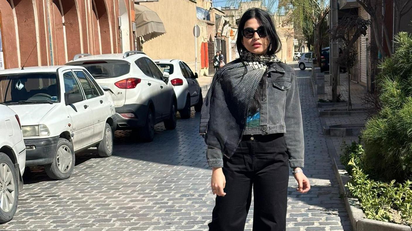 Iran protests: Eyewitness tells of people getting shot - BBC News
