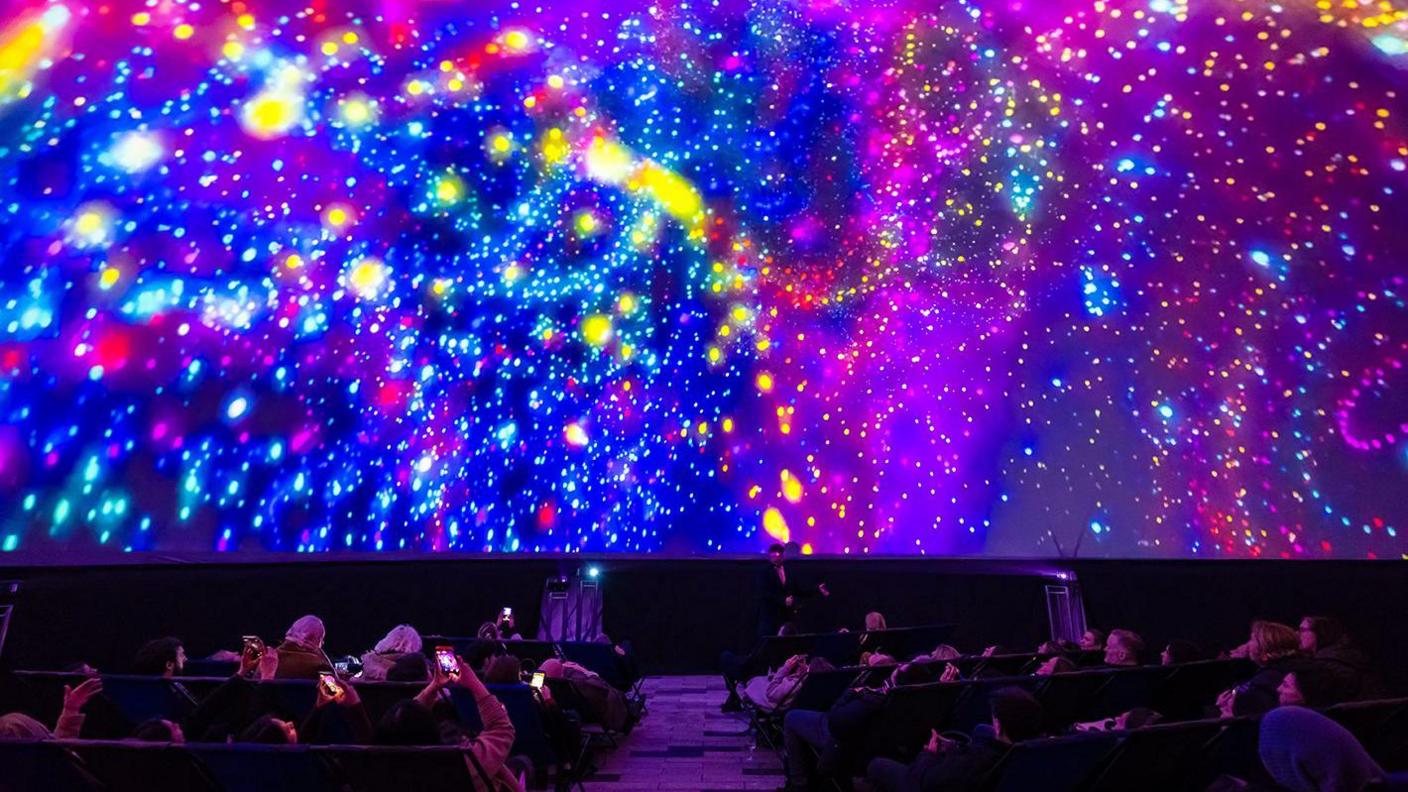 Pop up planetarium opens in Hull bringing cosmos to city - BBC News