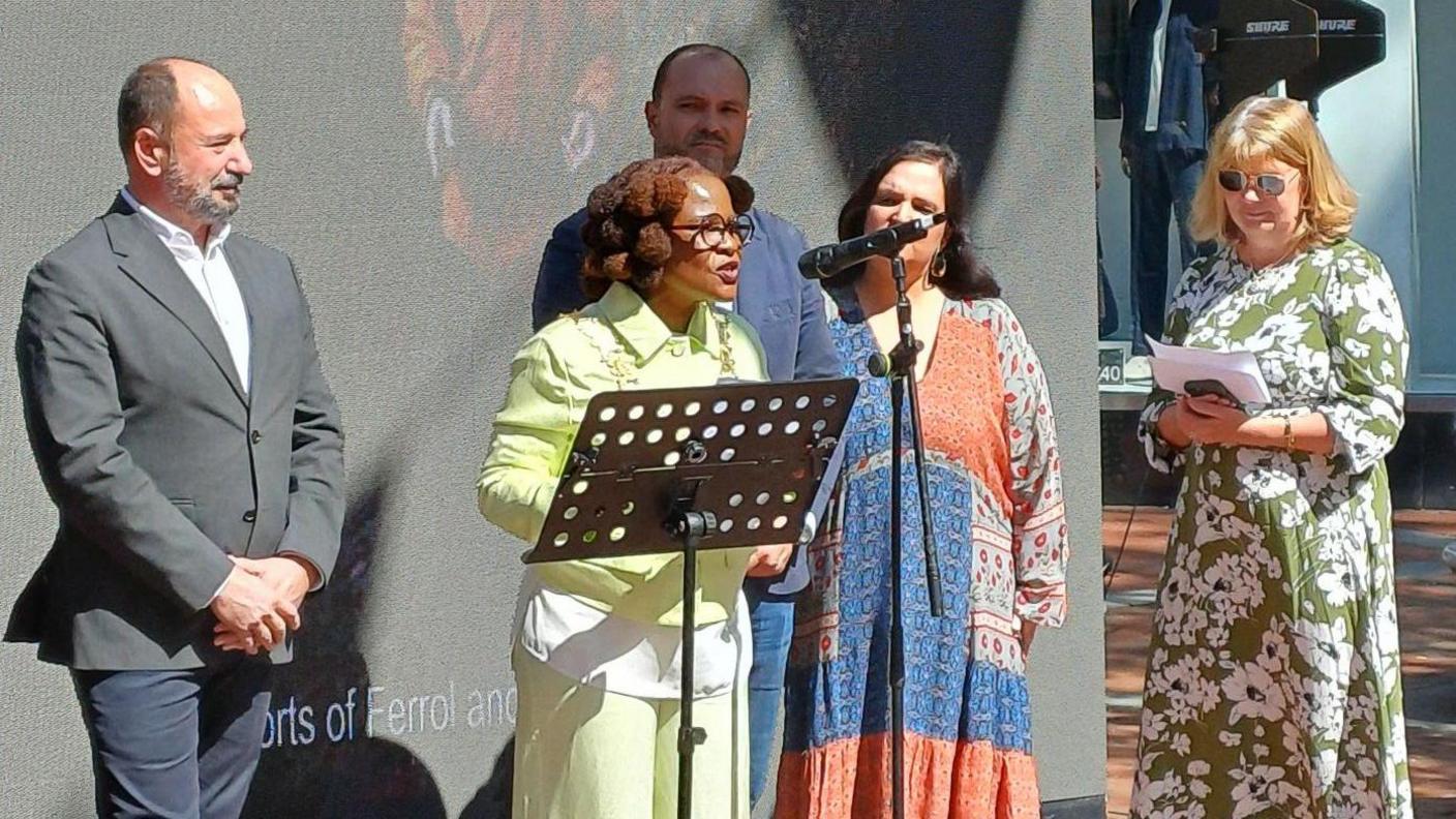 Spanish fair in Reading promotes popular pilgrims' route - BBC News
