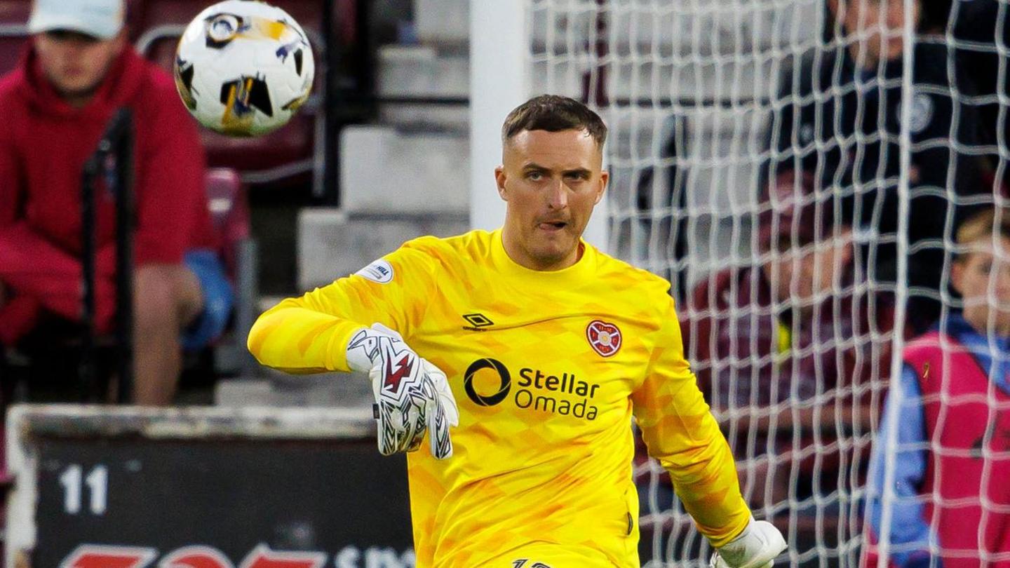'Top professional' Ryan Fulton pens Hearts contract extension - BBC Sport