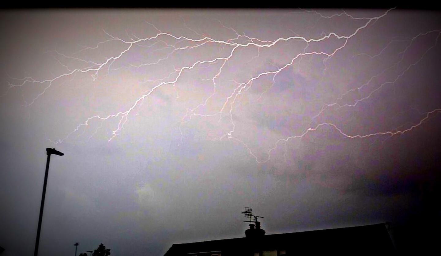 Lightning strike causes rail disruption across Yorkshire - BBC News