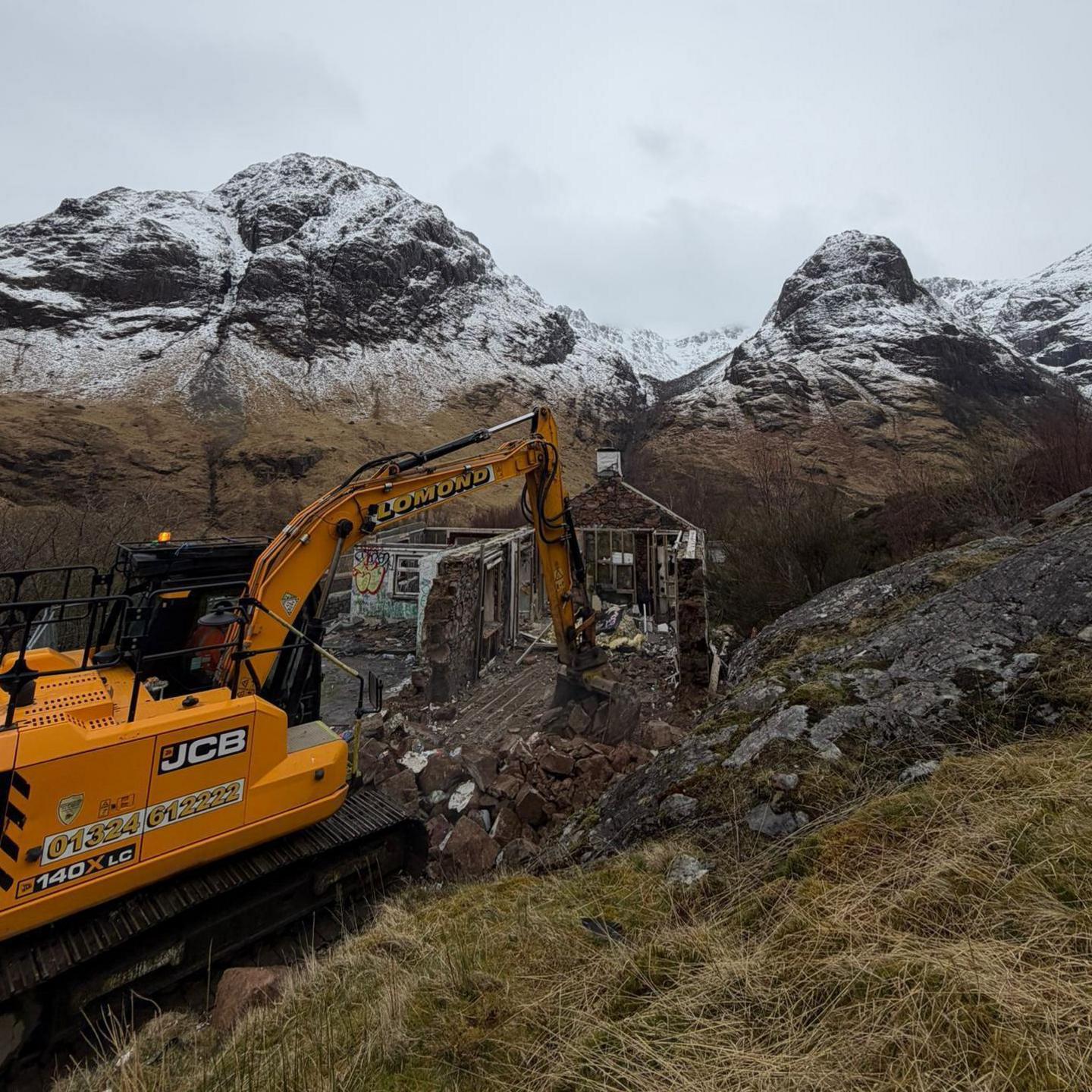 Jimmy Savile's former cottage in the Highlands is demolished - BBC News