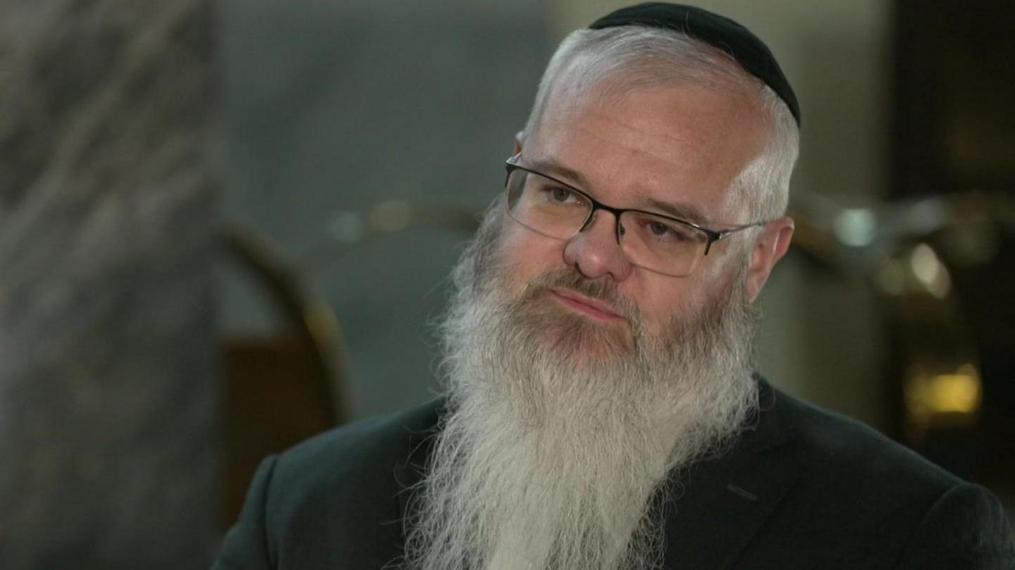 Manchester synagogue rabbi 'still struggling' after attack - BBC News