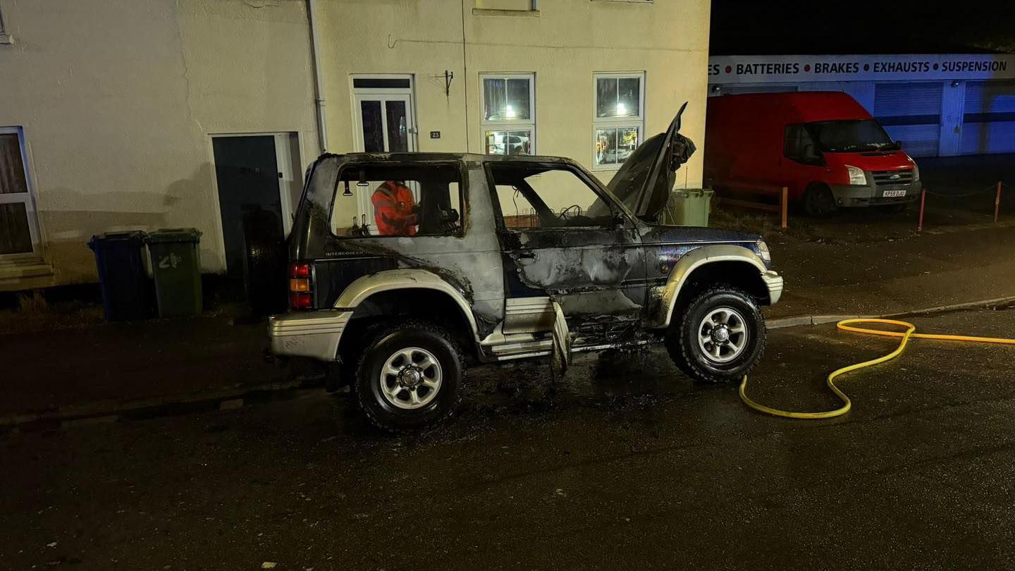 Man 'shocked' to see 'huge' car fire in 'little town' of Wisbech - BBC News