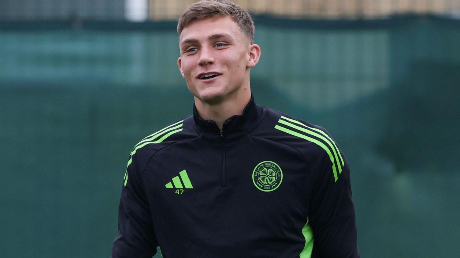 Celtic defender Dane Murray signs new contract - BBC Sport