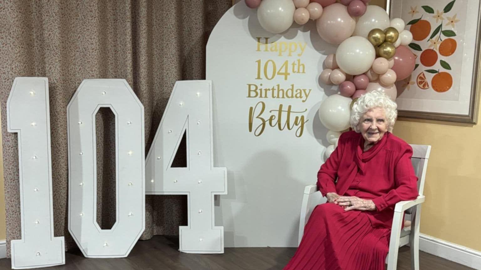 Veg and chocolate are key to life, says Newmarket 104-year-old - BBC News