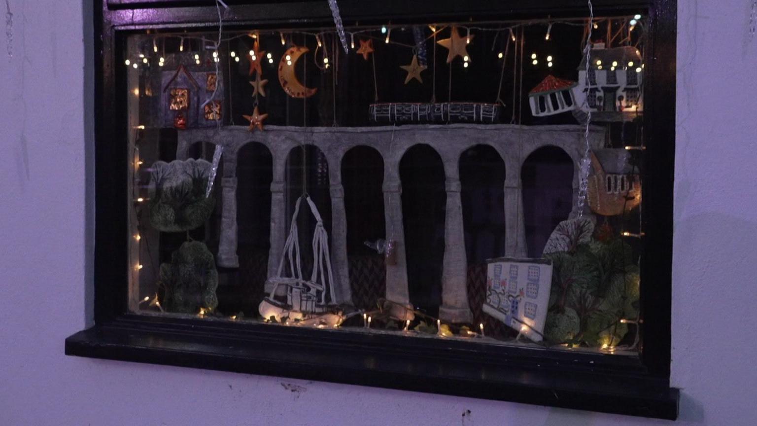 Calstock Advent windows light village up for Christmas - BBC News