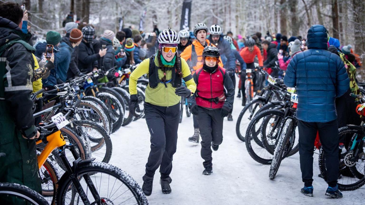 In pictures: Scotland's snowy 24-hour mountain bike race - BBC News