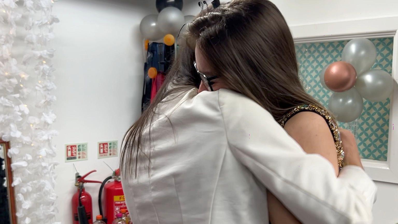 Manchester mum dressing prom night students for free - BBC News