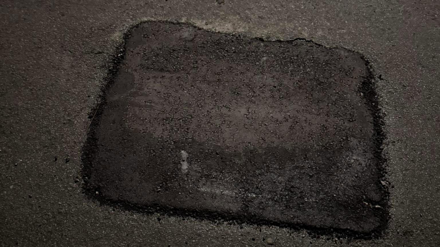Crewe taxi driver floats rubber ducks in pothole campaign - BBC News