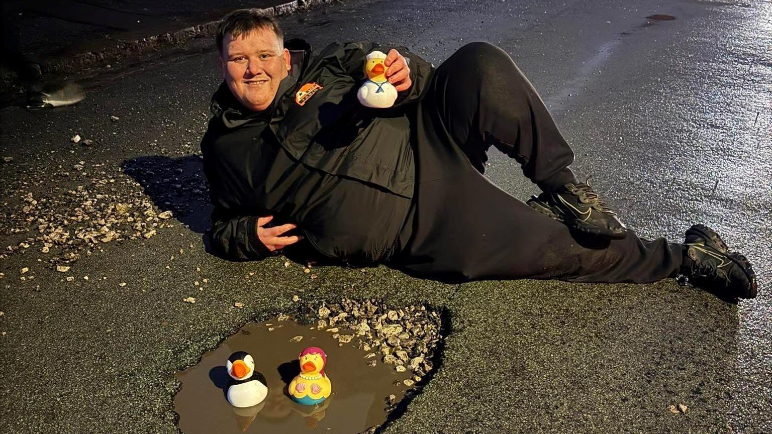 Crewe taxi driver floats rubber ducks in pothole campaign - BBC News