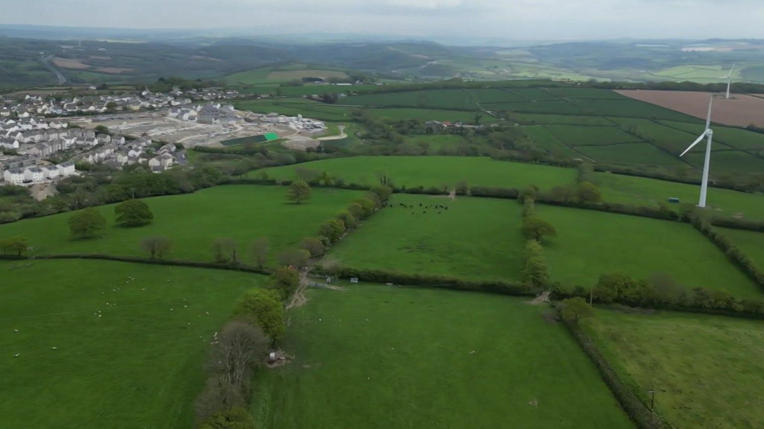 North Cornwall railway plan gets feasibility study funding - BBC News