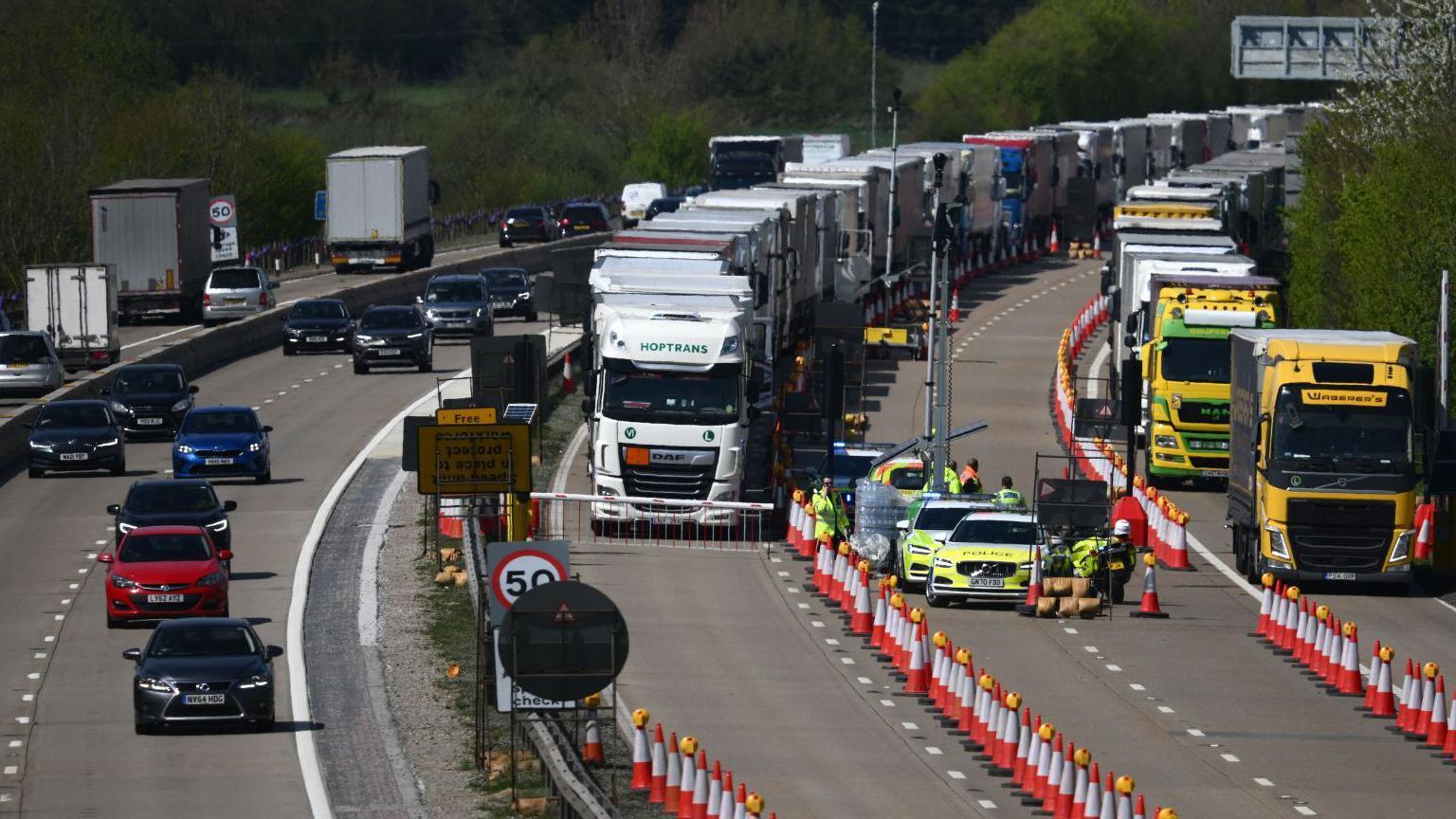 M20 closed overnight at Ashford to remove Operation Brock - BBC News