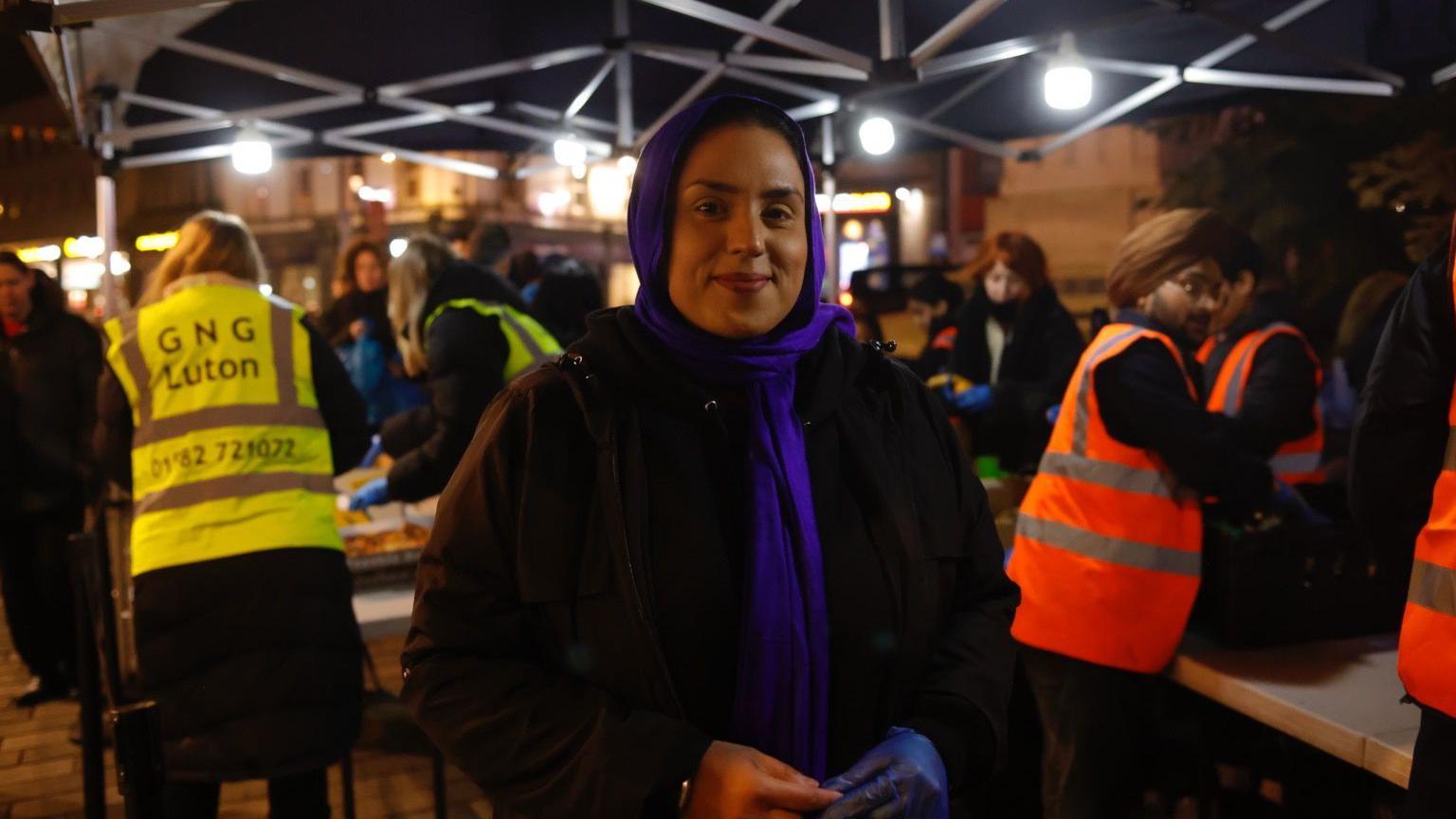 Luton soup kitchen serves 120 meals in under 20 minutes - BBC News