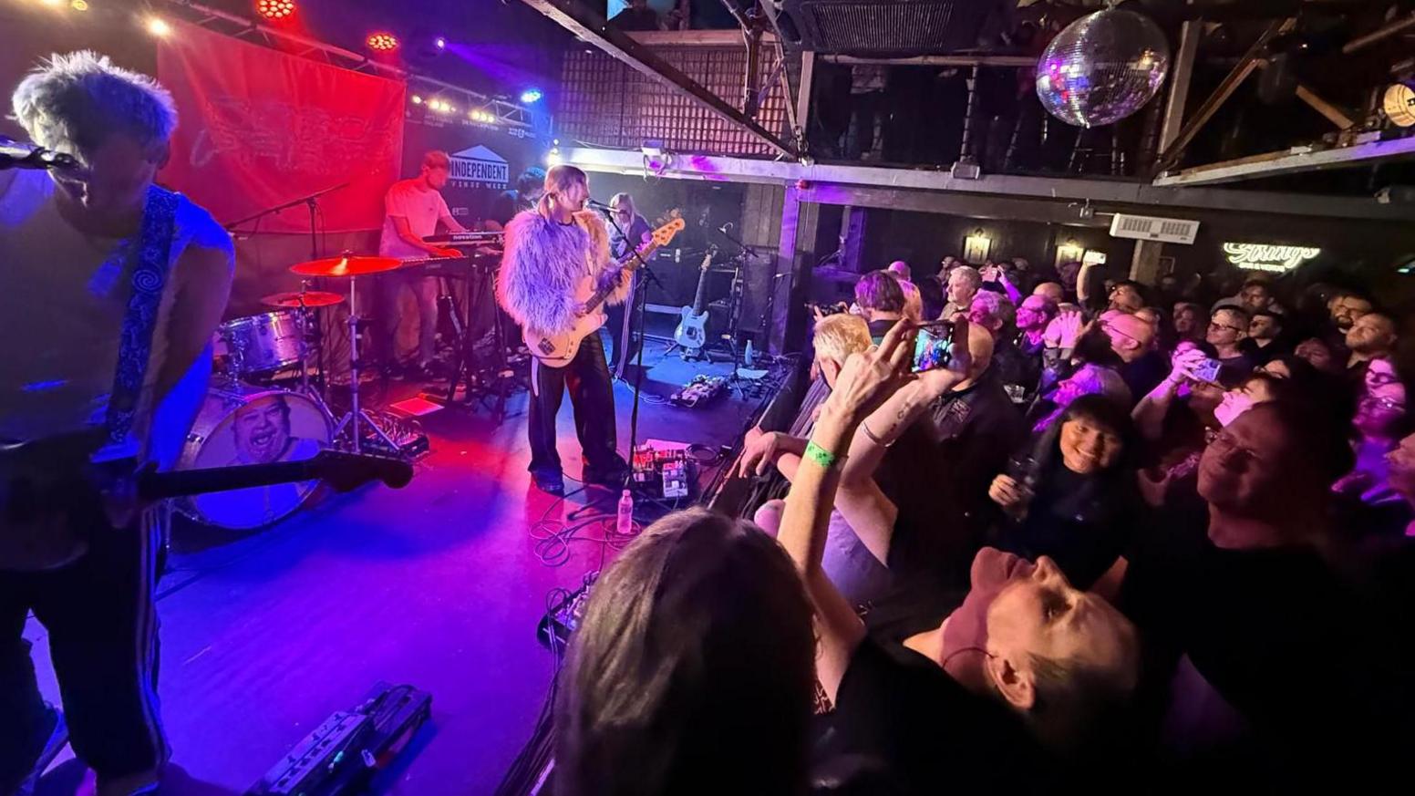 Isle of Wight music scene spotlighted on BBC Radio 6 Music show - BBC News