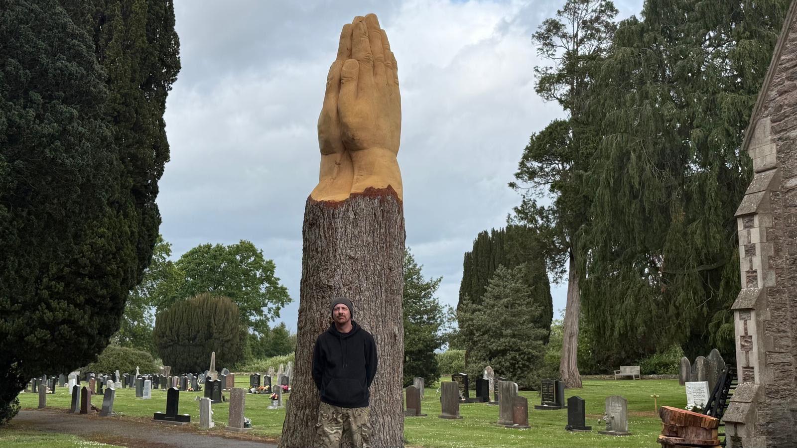 Tree in North Petherton cemetery turned into prayer sculpture - BBC News