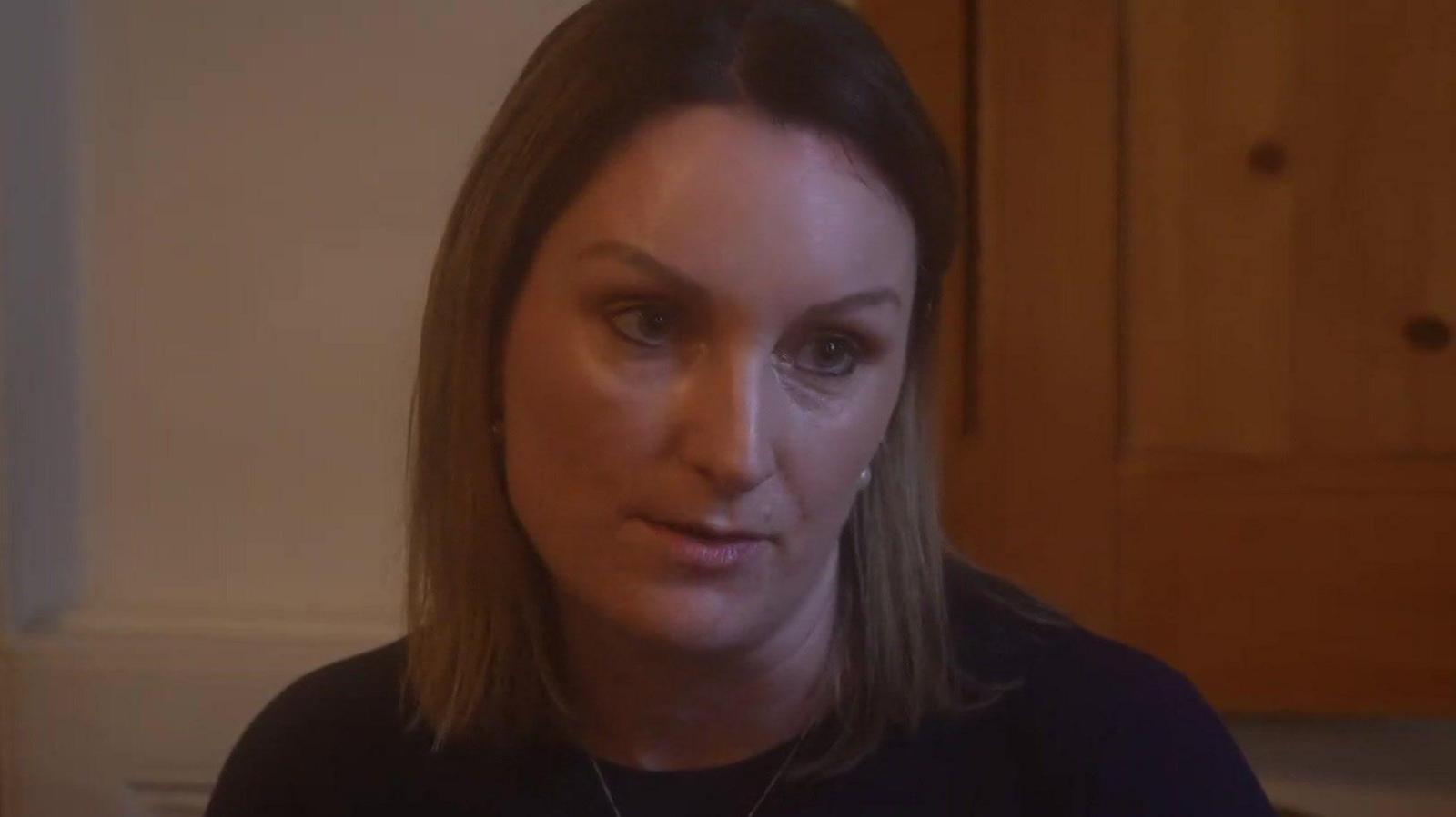 'Staff shortage left my sister abandoned in Barnet Hospital A&E' - BBC News