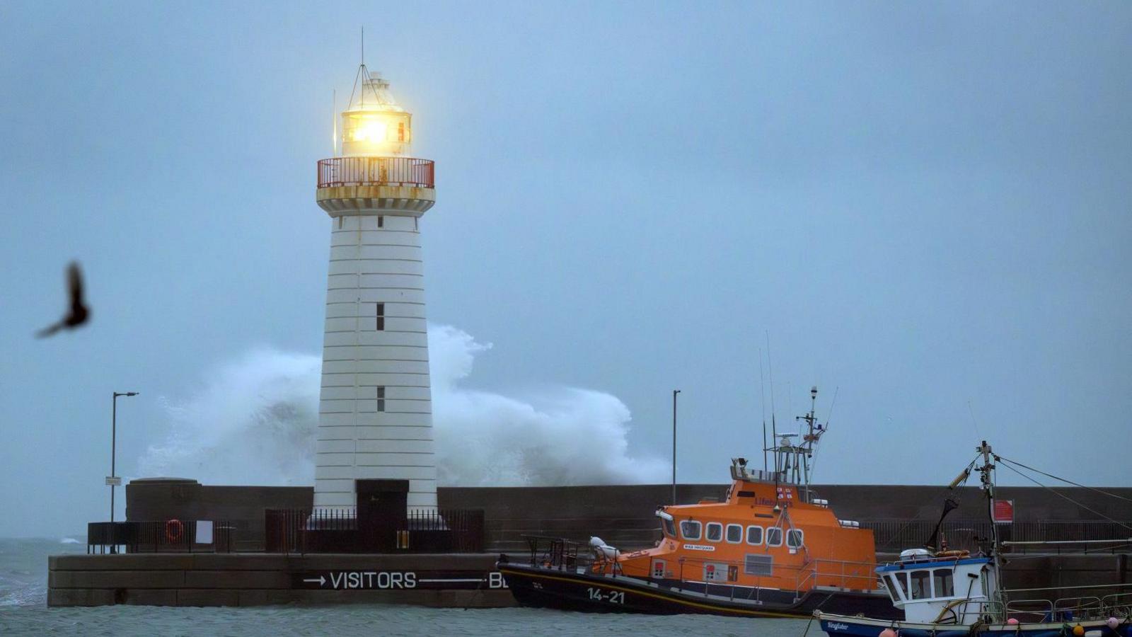 Storm Chandra: Yellow weather warning for wind and rain in NI - BBC News