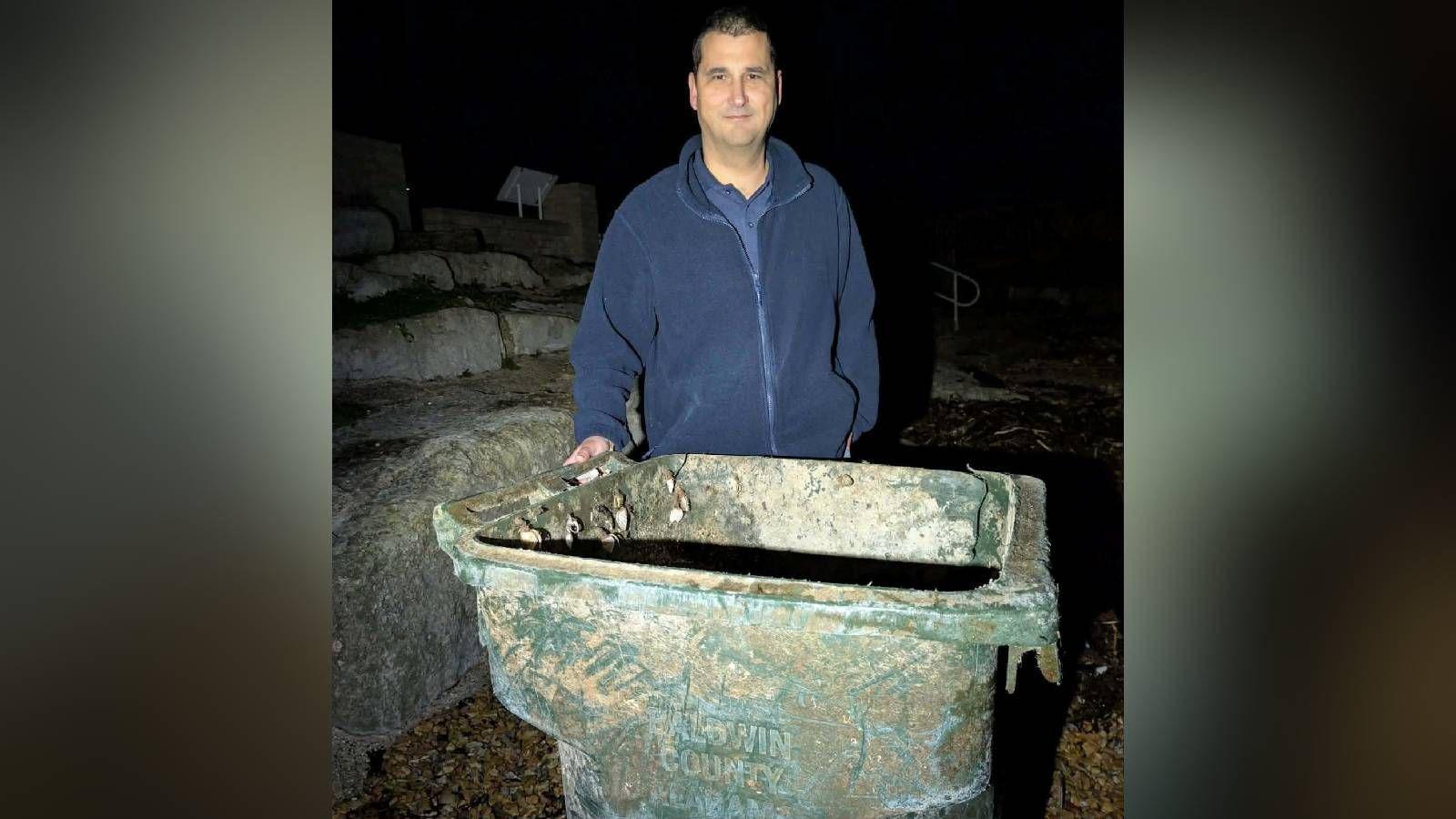 A bin from Alabama washes up on a Weymouth beach - BBC News