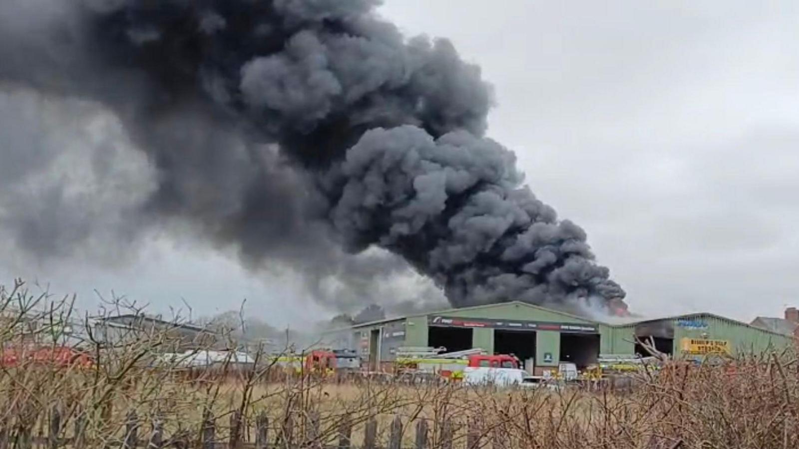 Large fire breaks out at Tindale Retail Park in Bishop Auckland - BBC News