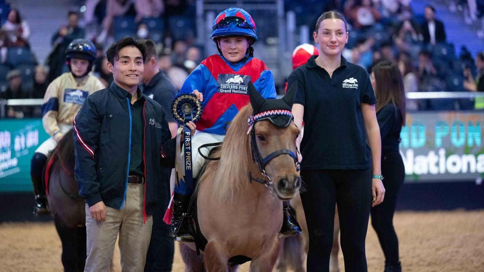 Bridgnorth pony racer, 12, a 'little celeb’ in Hong Kong - BBC News