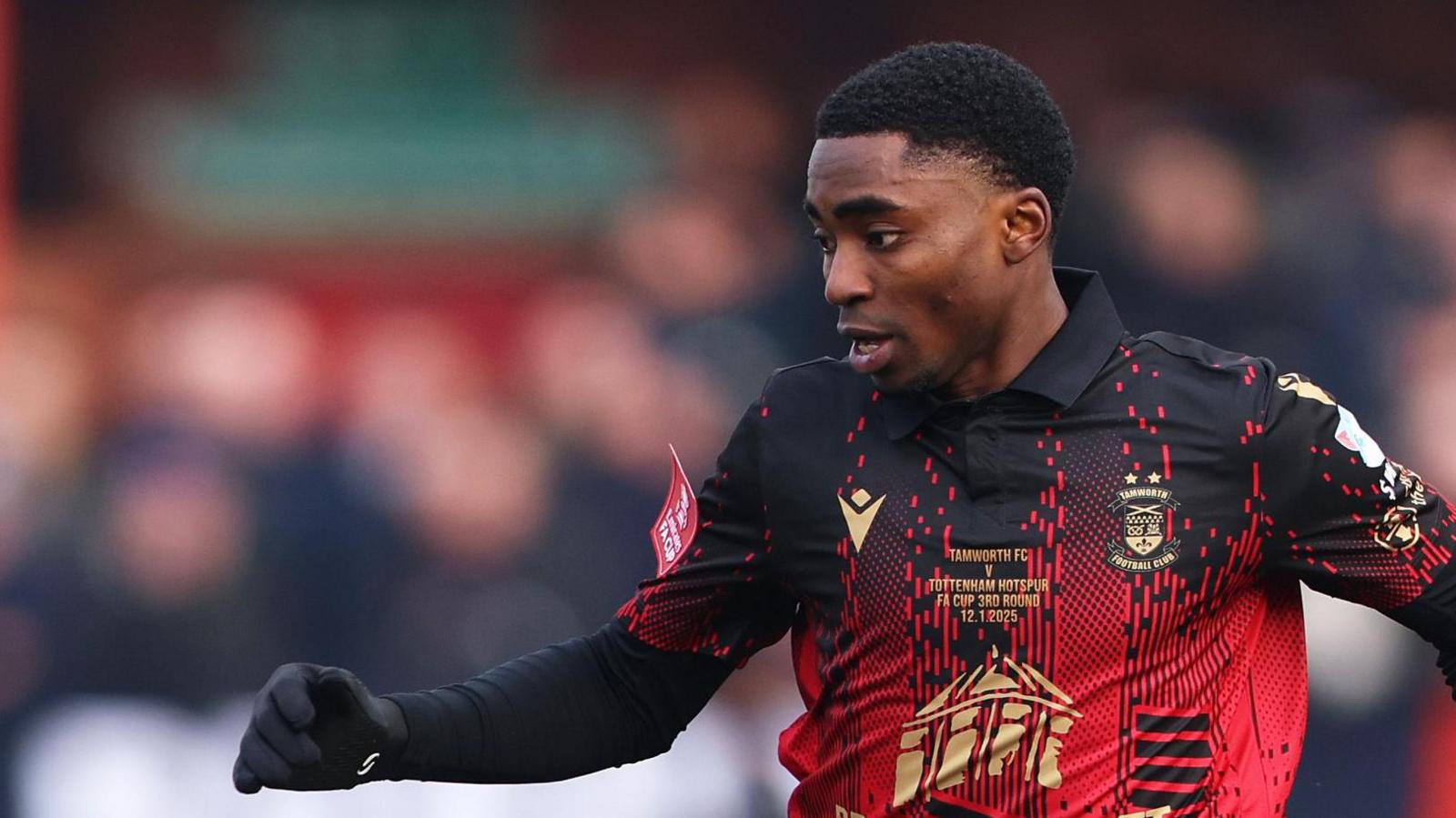 Beck-Ray Enoru: Notts County sign forward from Tamworth - BBC Sport