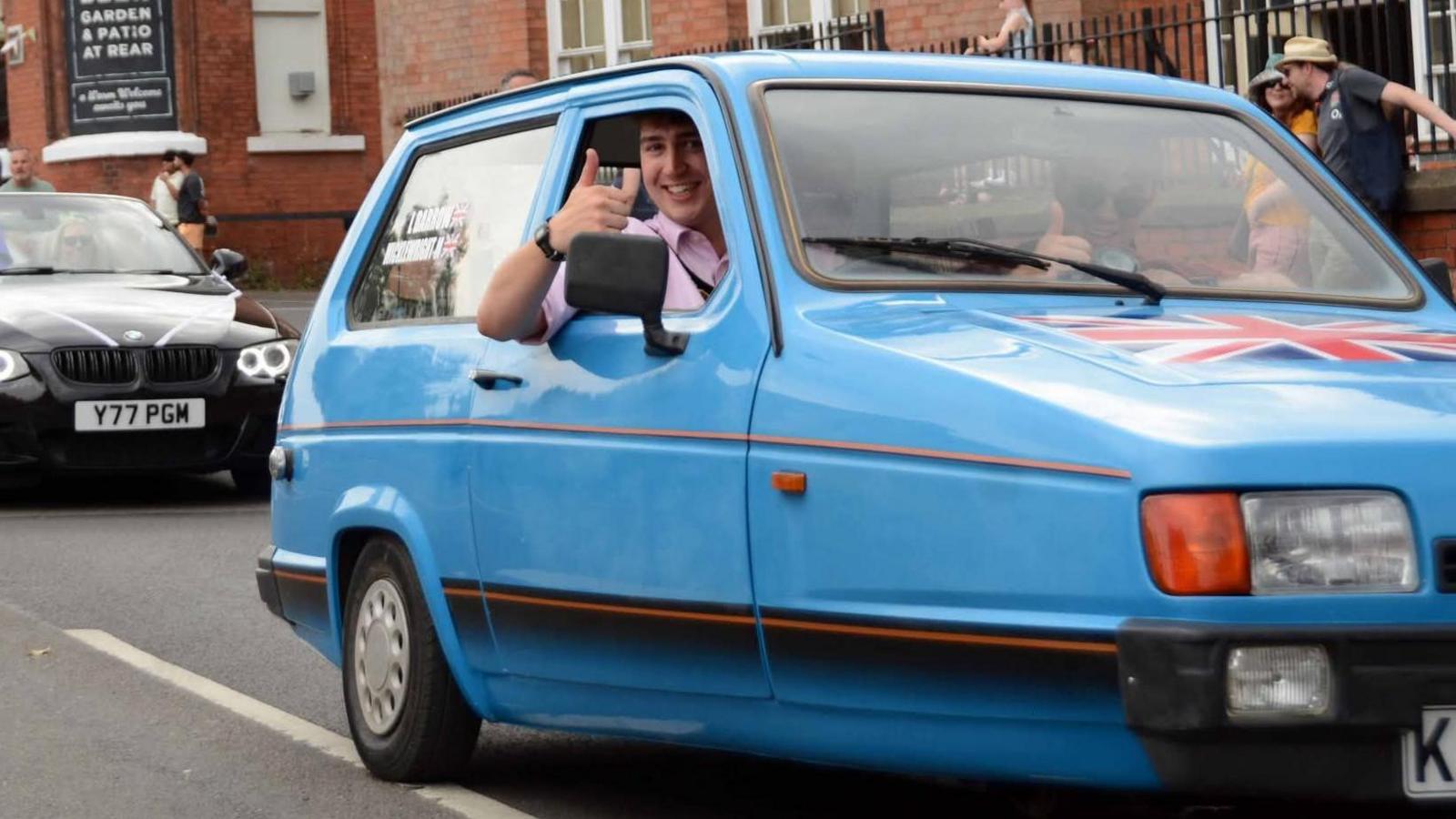 'Why I'm driving a Reliant Robin around Europe' - BBC News