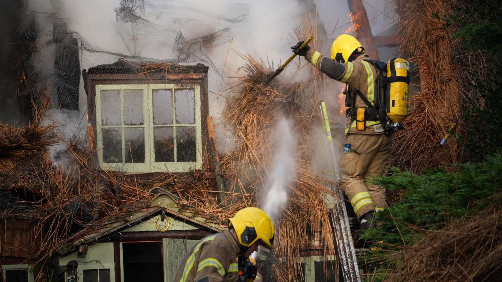 Nine fire crews tackling thatched home blaze near A1065 Ickburgh - BBC News